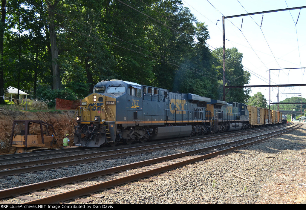 CSX ES44AH 767 leads Q418-17